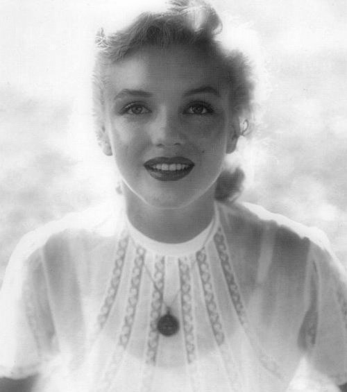 The Ten Best Marilyn Monroe Pictures Innocence Joy Vulnerability